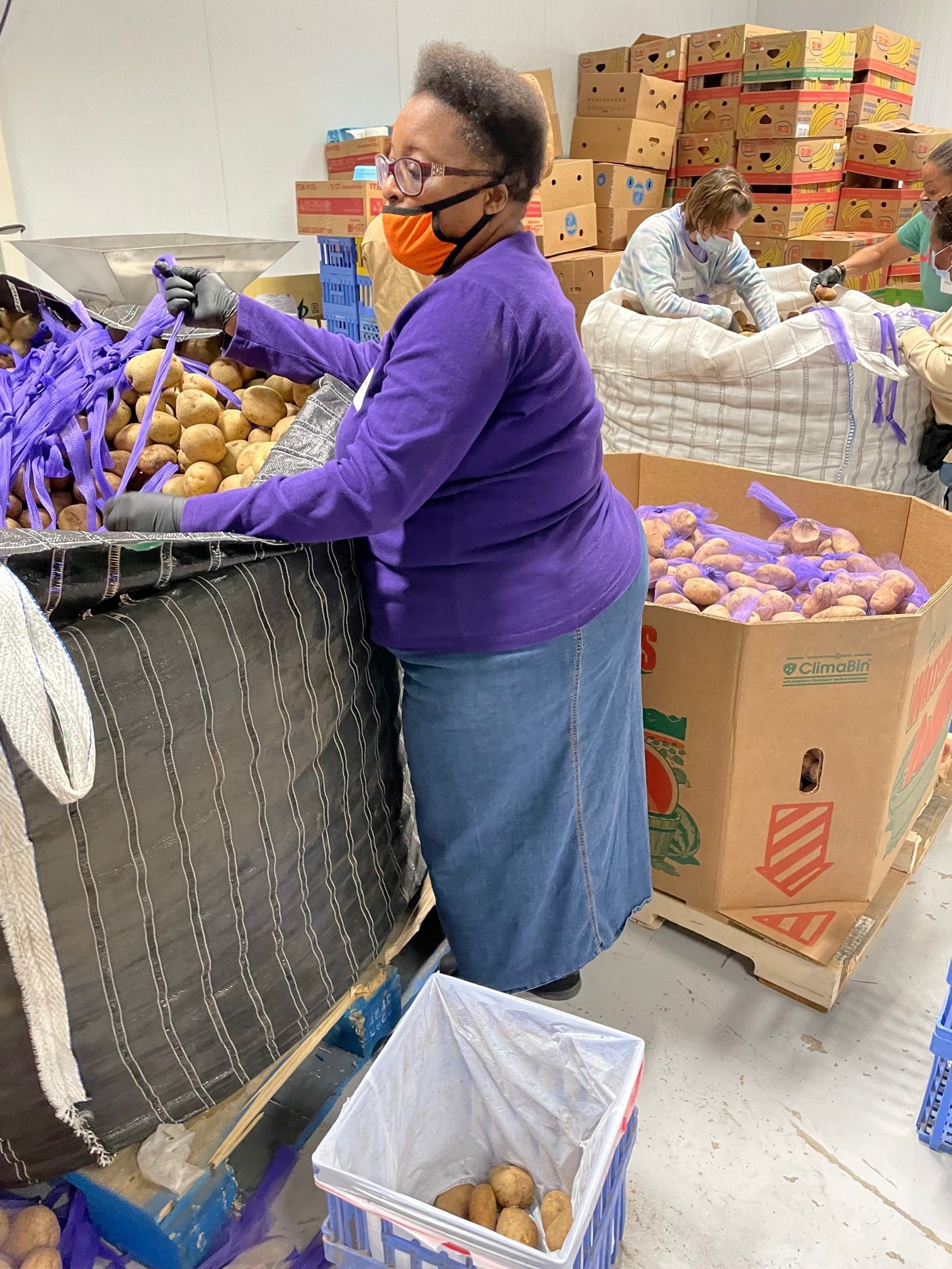 Commerce Supports the Food Bank